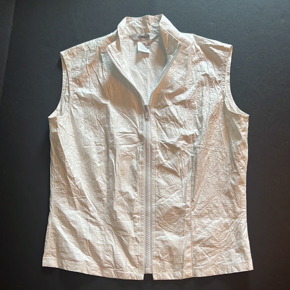 Arden B | Tops | Arden B Stark White Zip Front Sleeveless Mandarin ...